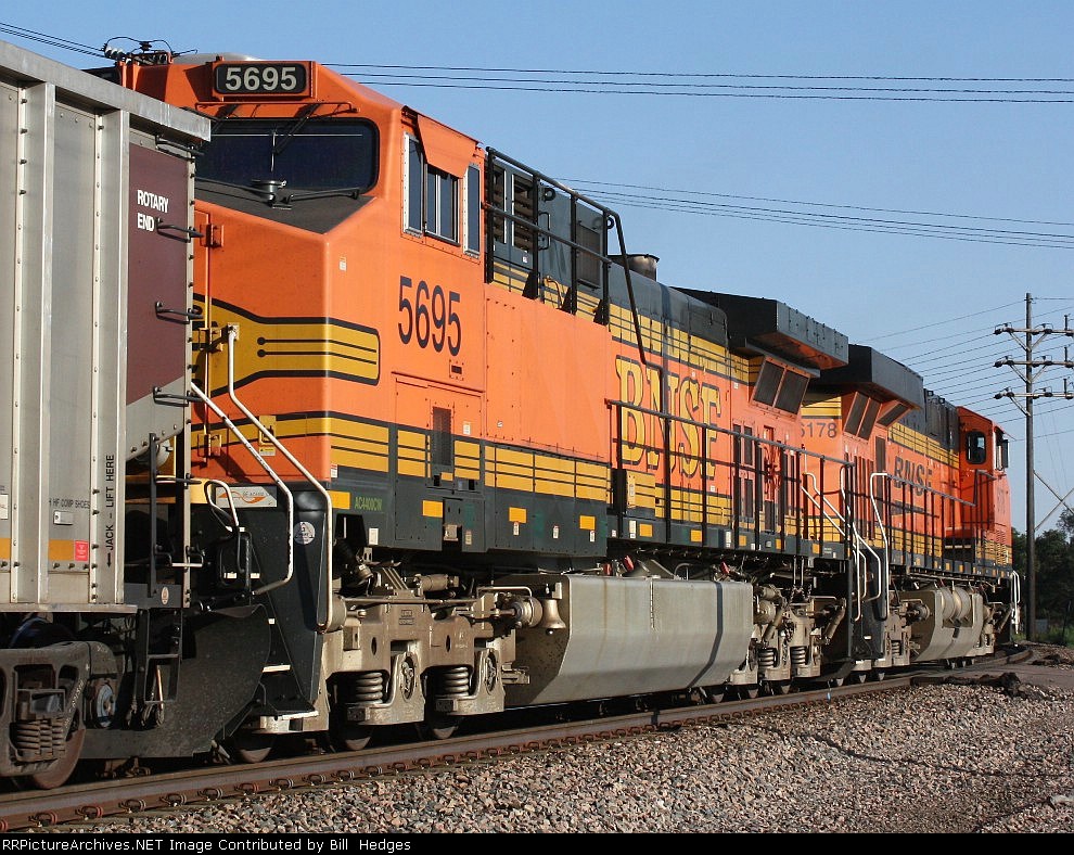 BNSF 5695